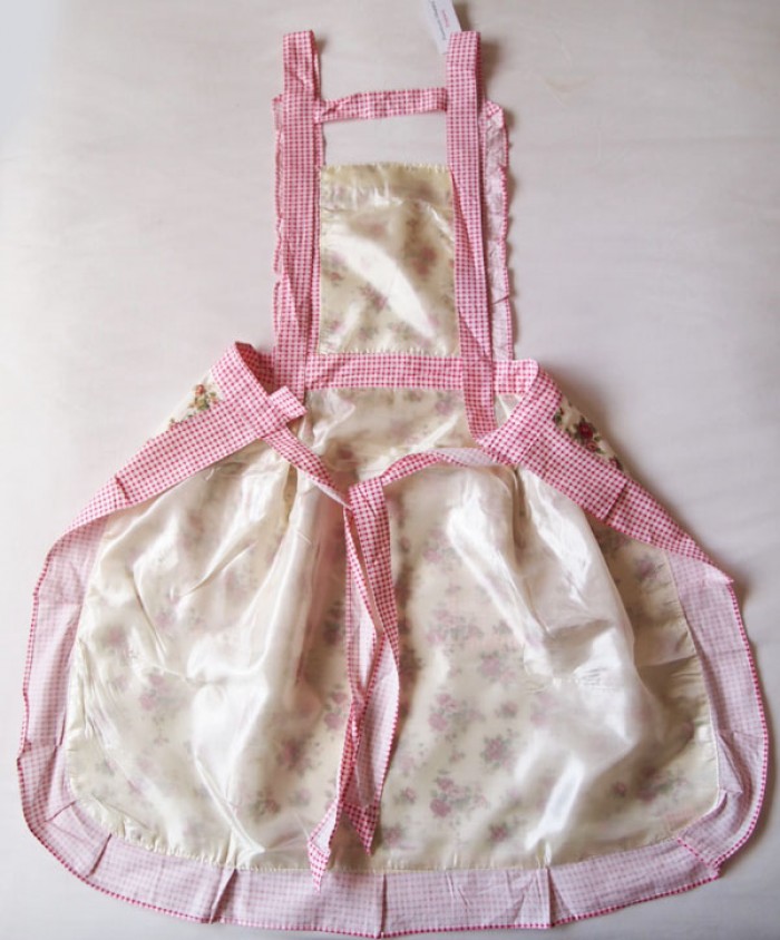 English Vintage Style Aprons